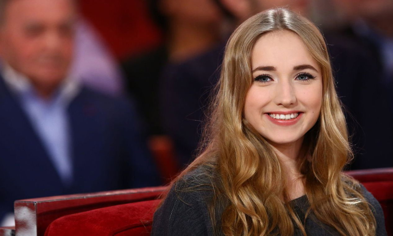 Chloé Jouannet topless : La fille d'Alexandra Lamy fait grimper la ...