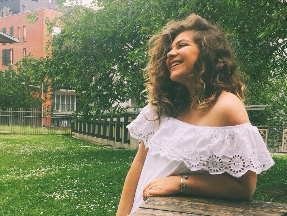 Caroline Costa enceinte : elle dévoile son baby-bump impressionnant