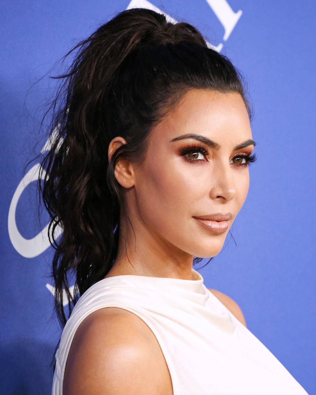 Kim Kardashian ose (à nouveau) un look très particulier