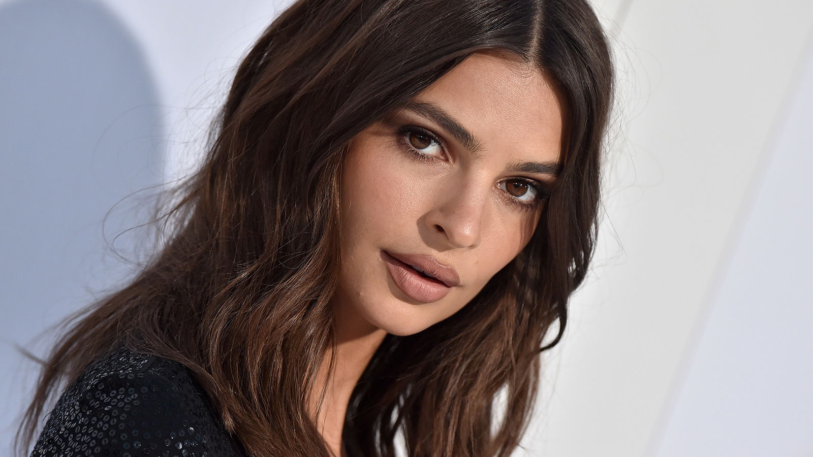 Emily Ratajkowski invente un nouveau type de selfie, vous allez être ...