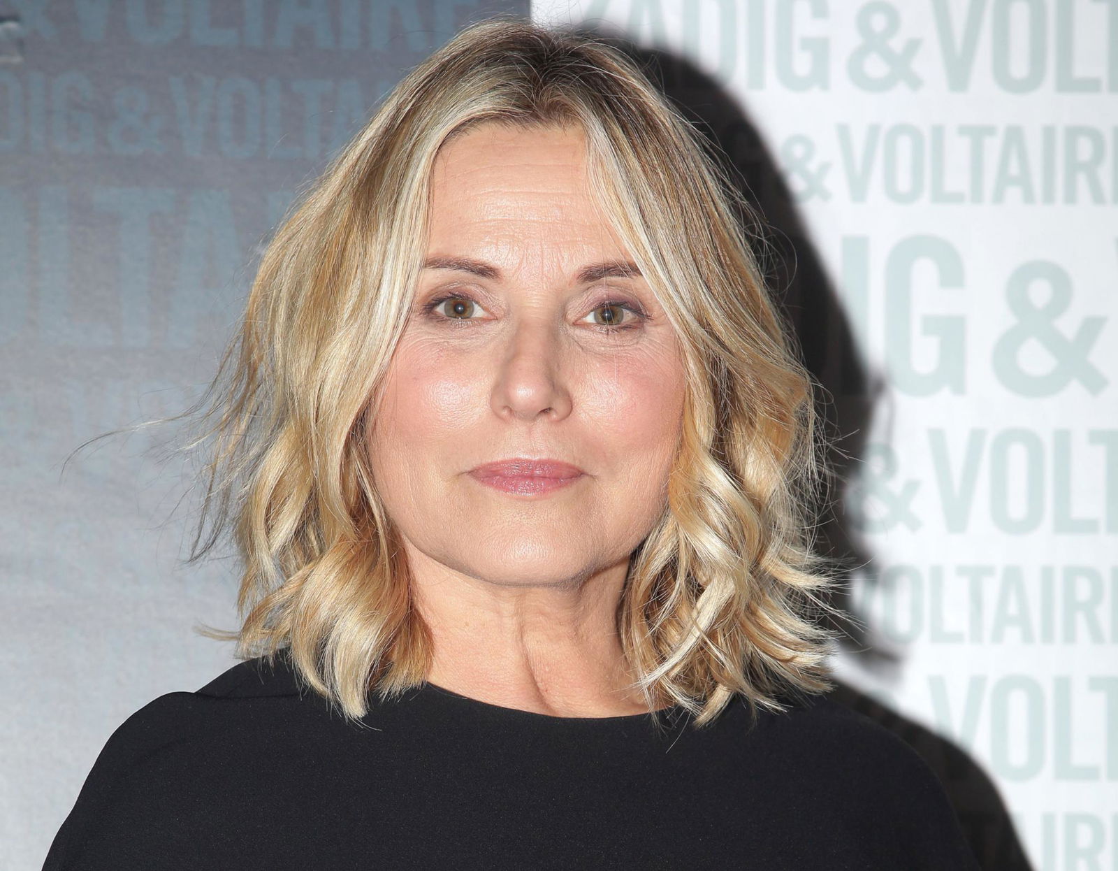 Sophie Favier en bikini et sans maquillage