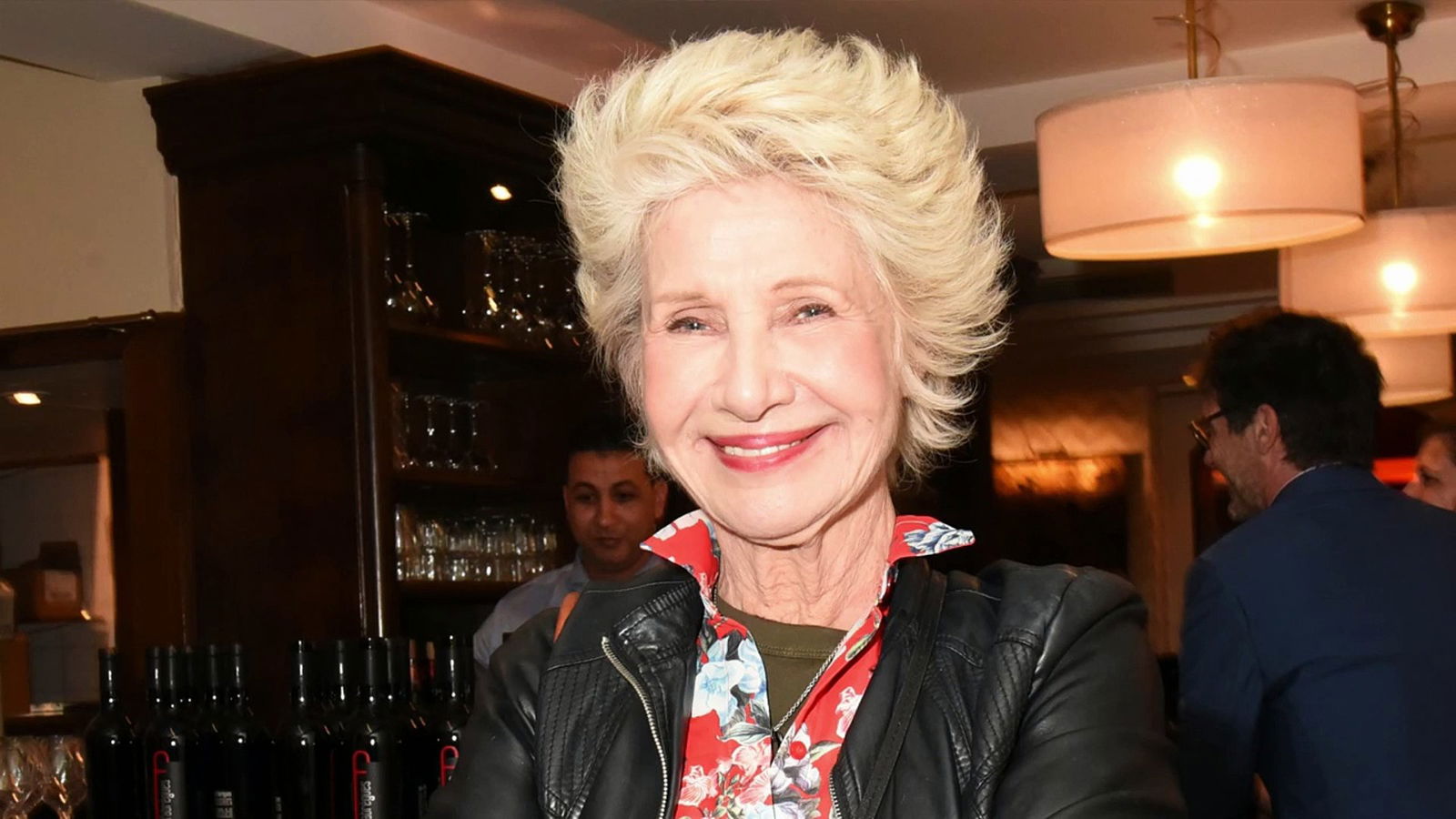 Midi Première : Danièle Gilbert fait revivre une émission culte des ...