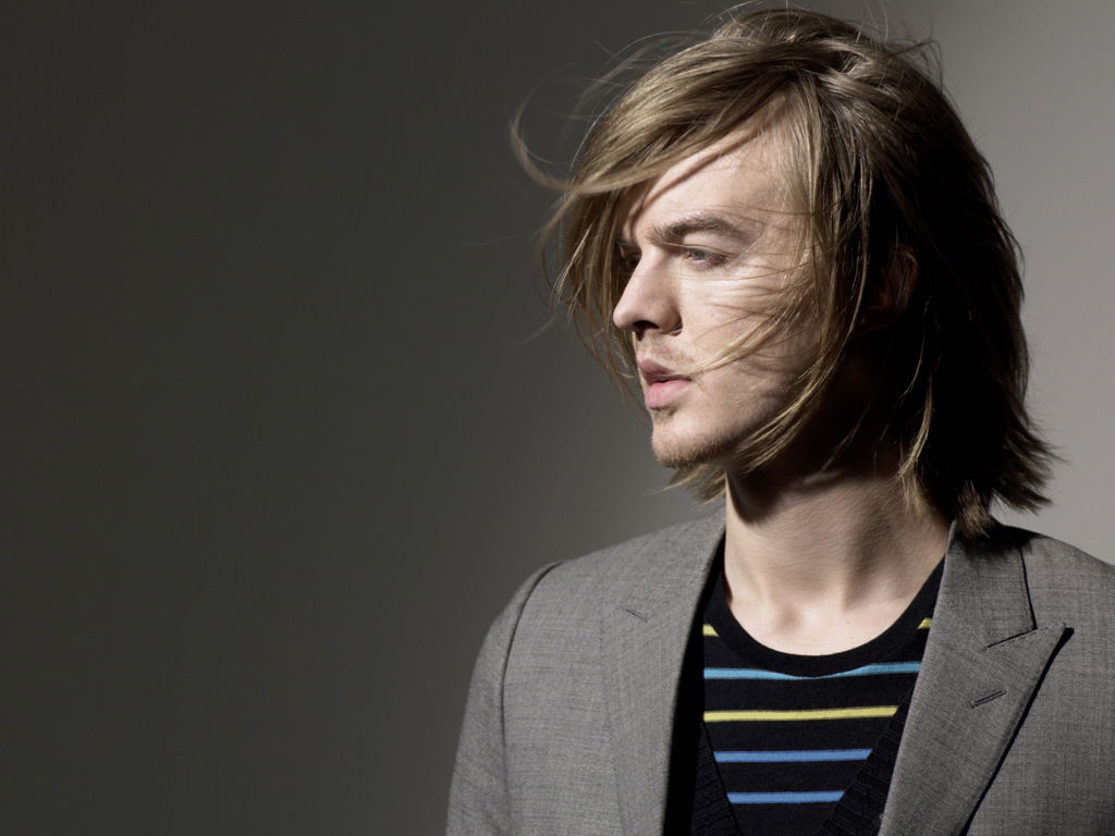 Thierry Amiel de retour 16 ans après Nouvelle Star : Le chanteur a bien ...