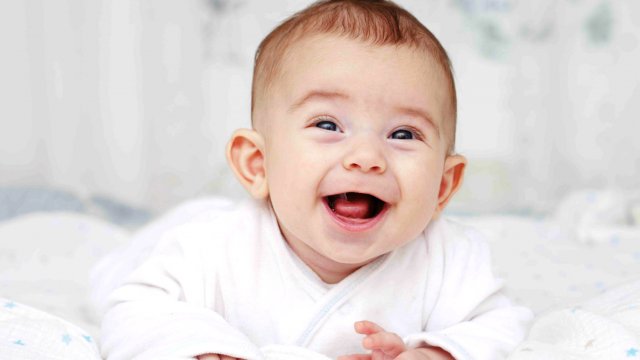 L'incroyable méthode de cette maman pour faire rire son bébé