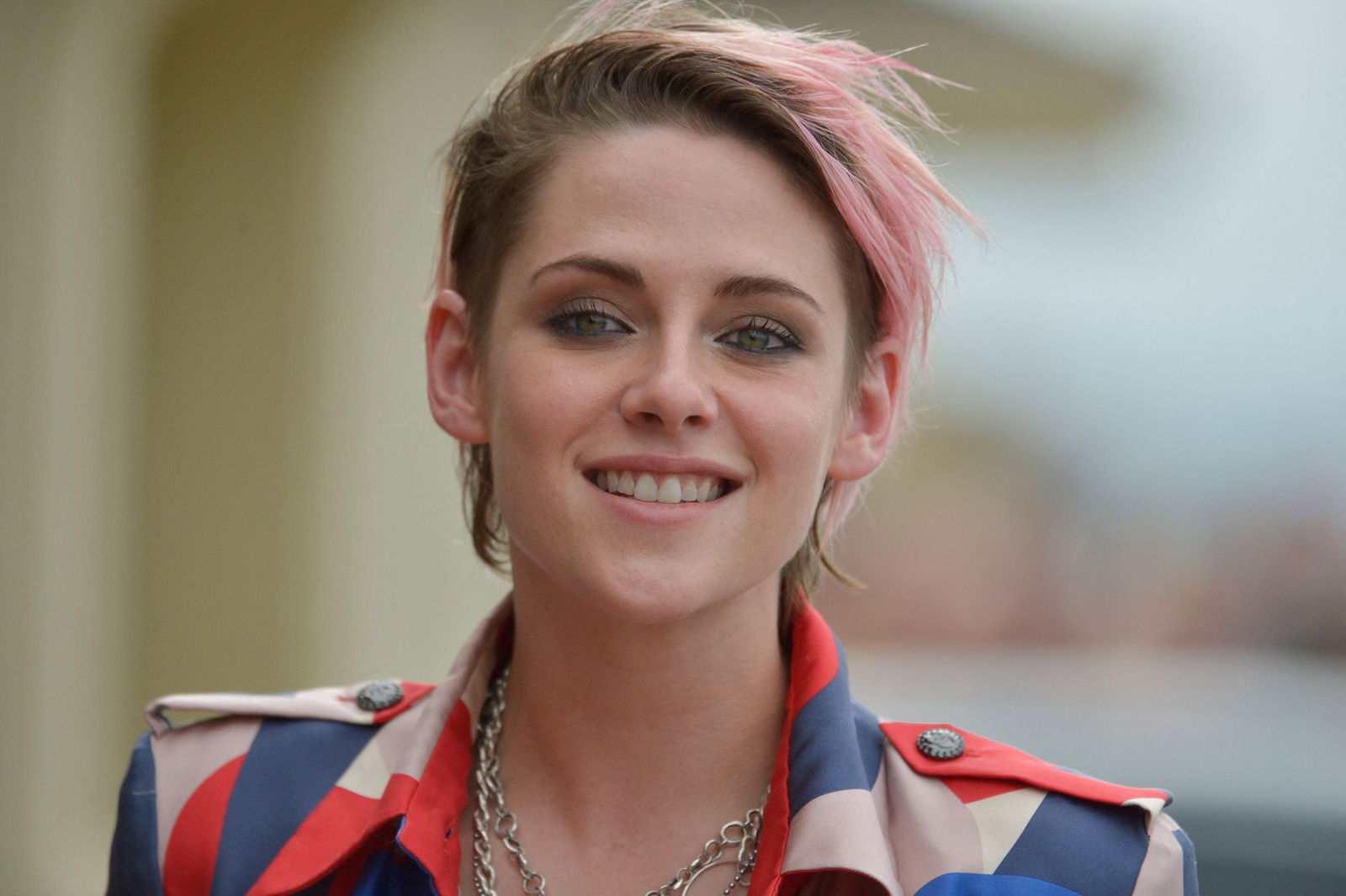Kristen Stewart : Exit le masque, l'actrice se protège du Covid-19 avec ...