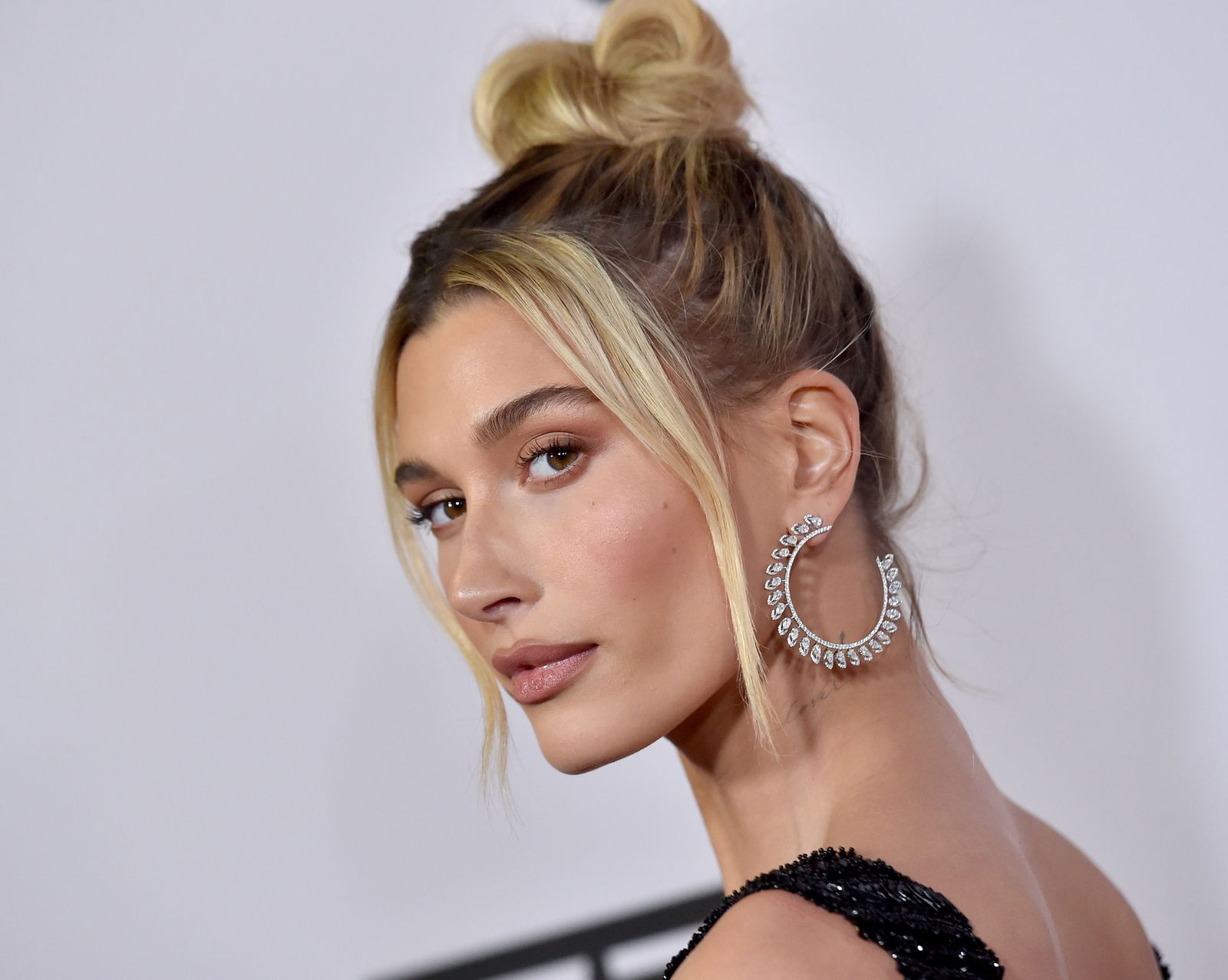 Hailey Bieber taclée par une serveuse sur Tik Tok, elle lui répond