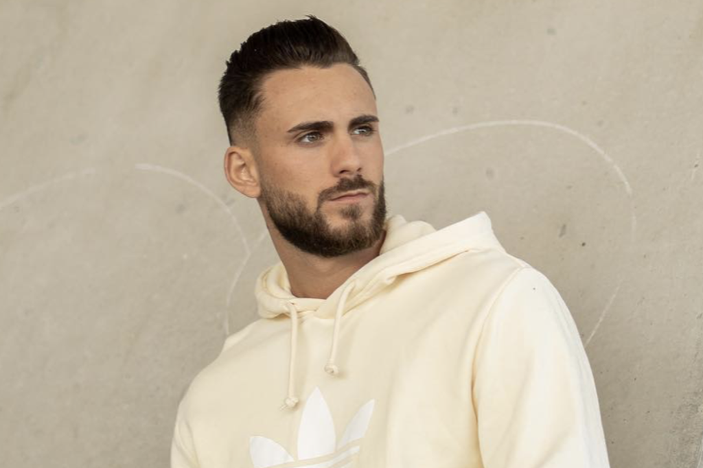 Illan : Son titre "Charo" moqué sur la toile, il répond aux critiques