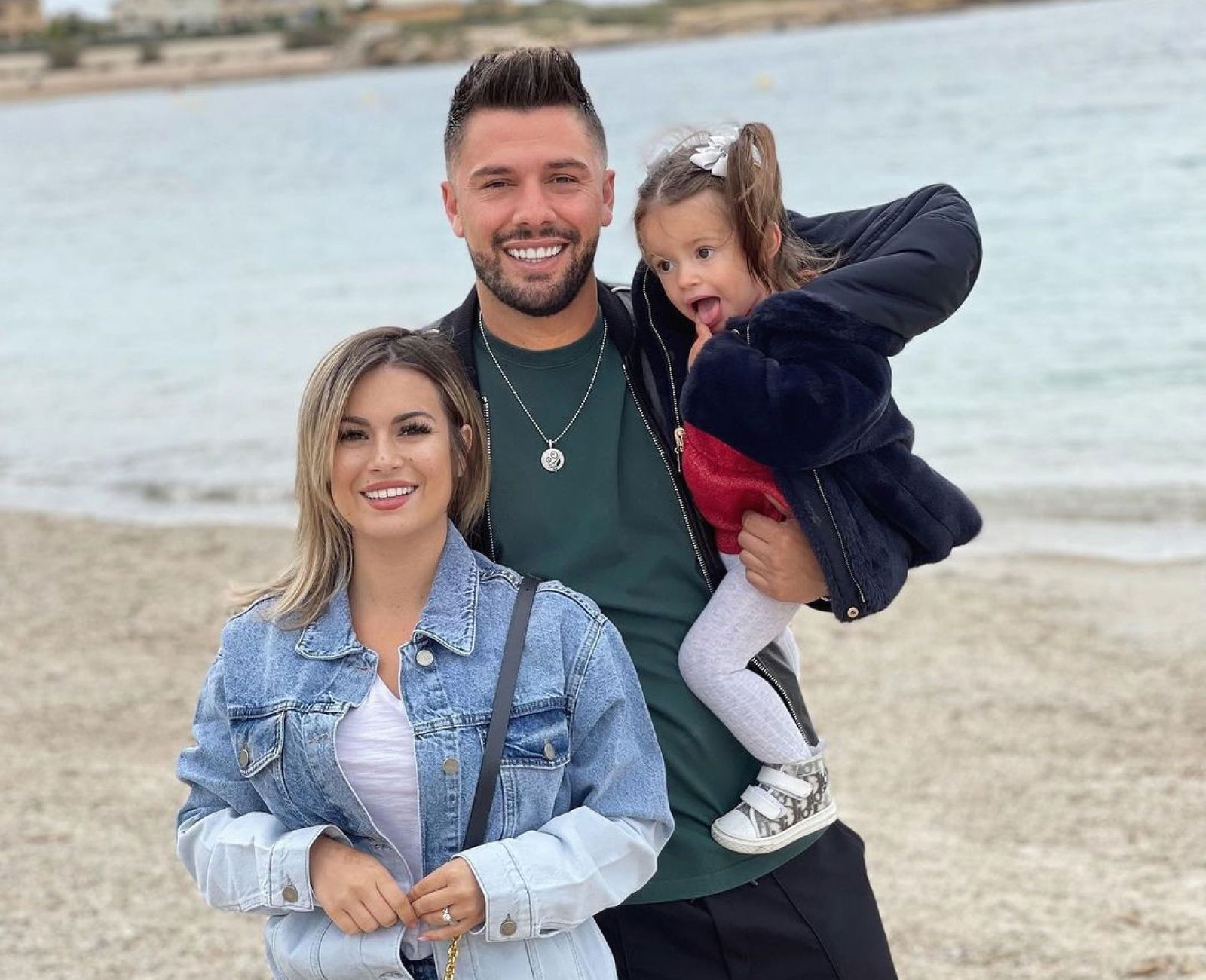 Carla Moreau continue de dormir avec Ruby : Sa fille entrave-t-elle sa ...