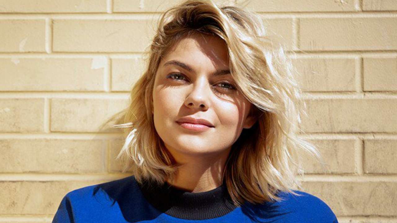 Louane : Son nouveau look ultra glamour affole la toile