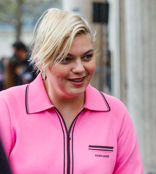 Louane : Divine au bras de son compagnon Florian Rossi lors du défilé ...