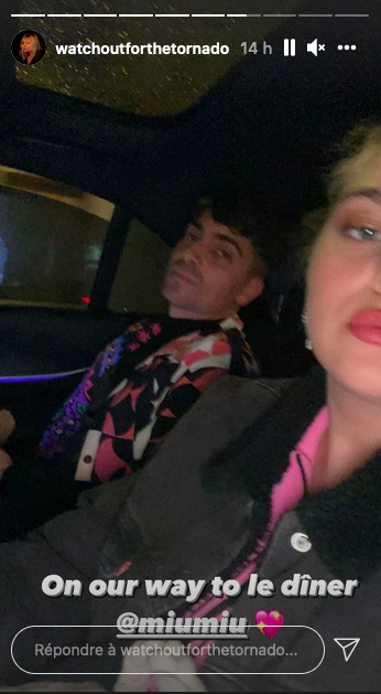 Louane : Divine au bras de son compagnon Florian Rossi lors du défilé ...