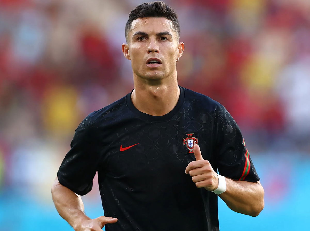 Cristiano Ronaldo : Pink lui demande de l’aide, le footballeur répond ...
