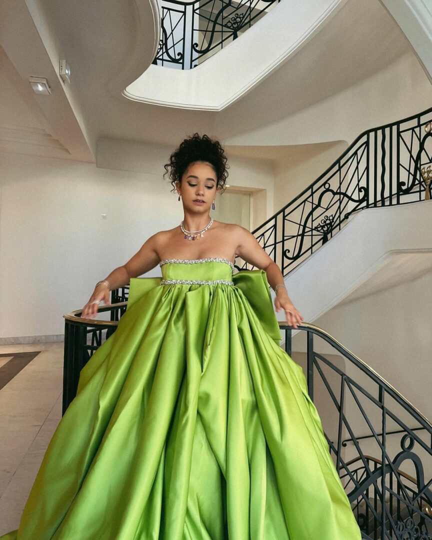 Cannes 2022 : Lena Situations face à un petit problème de robe avant de ...