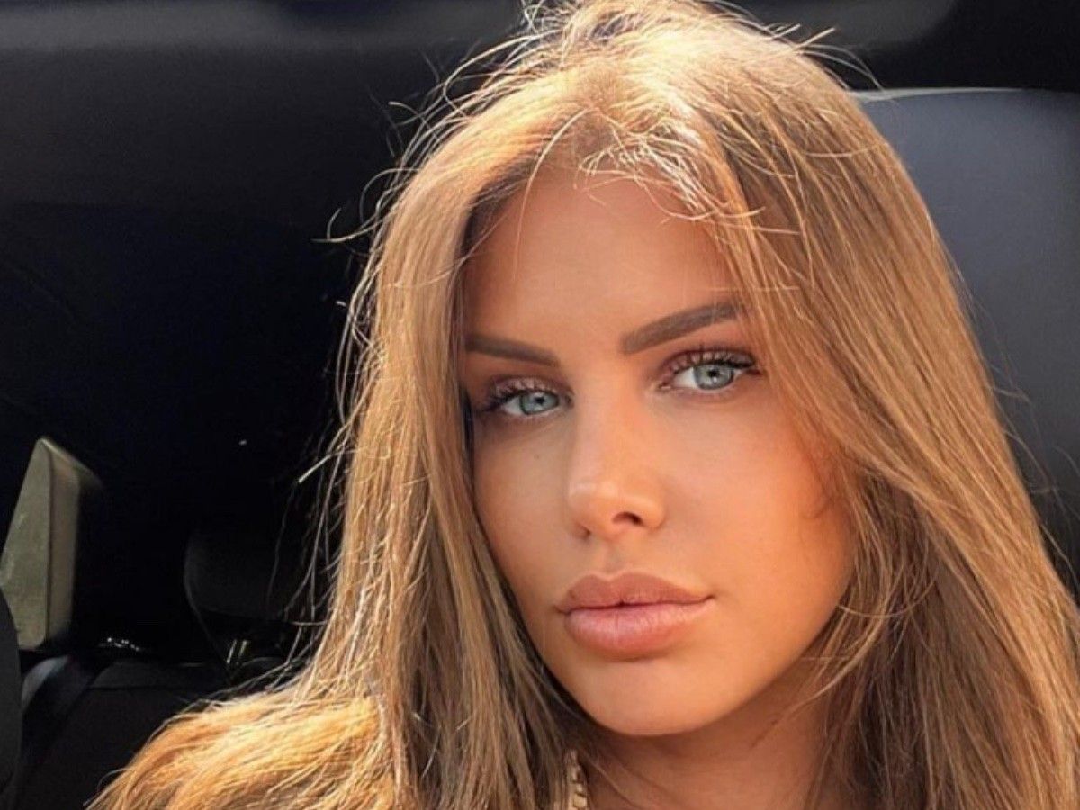 Adixia : À peine séparée de Simon, la jolie blonde à nouveau en couple