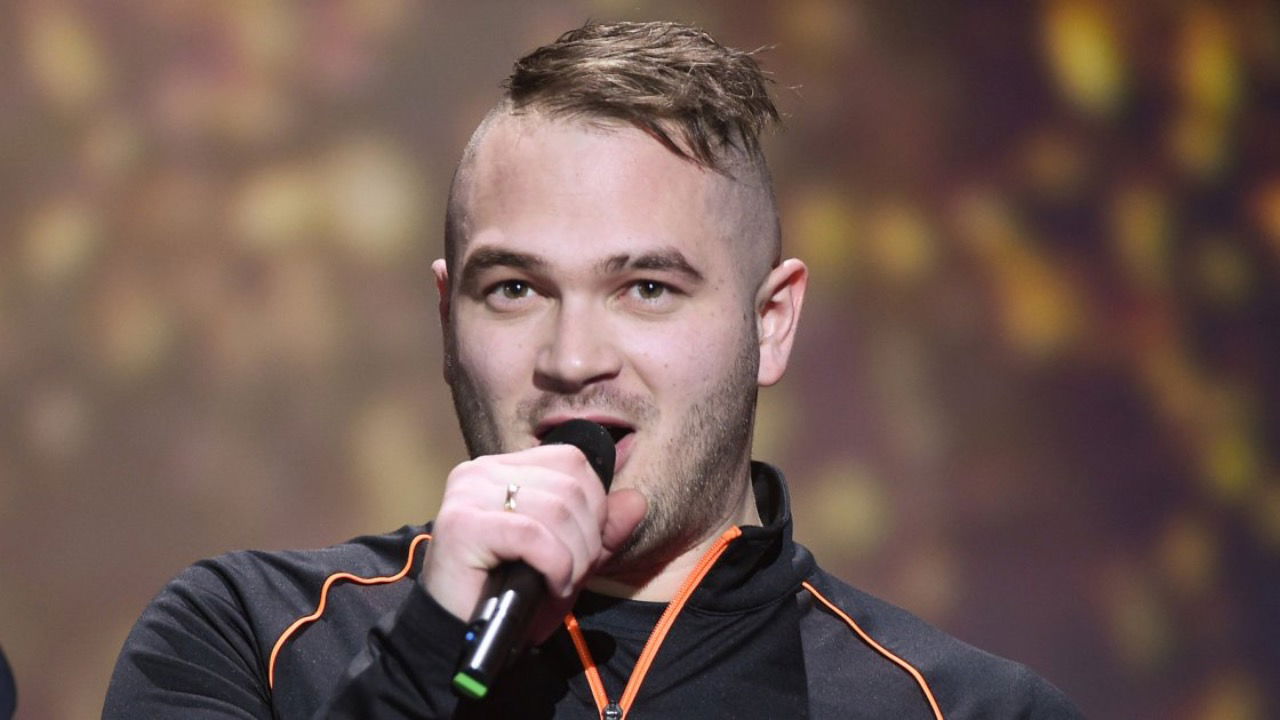 Jul en pleine polémique : le rappeur convoqué au commissariat à la ...