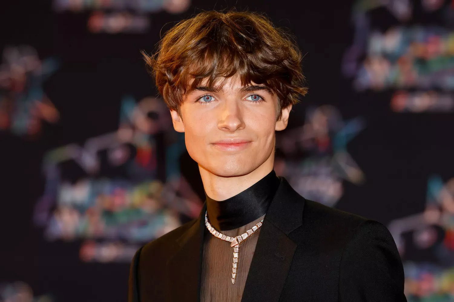 Pierre de Maere en couple avec l’actrice Jenna Ortega (Mercredi) ? L’artiste dit tout