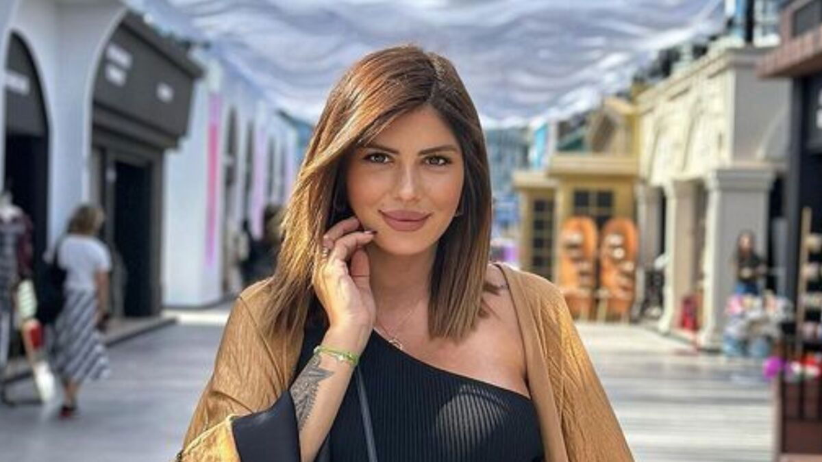 Sarah Lopez maman : elle présente officiellement sa fillette et dévoile ...