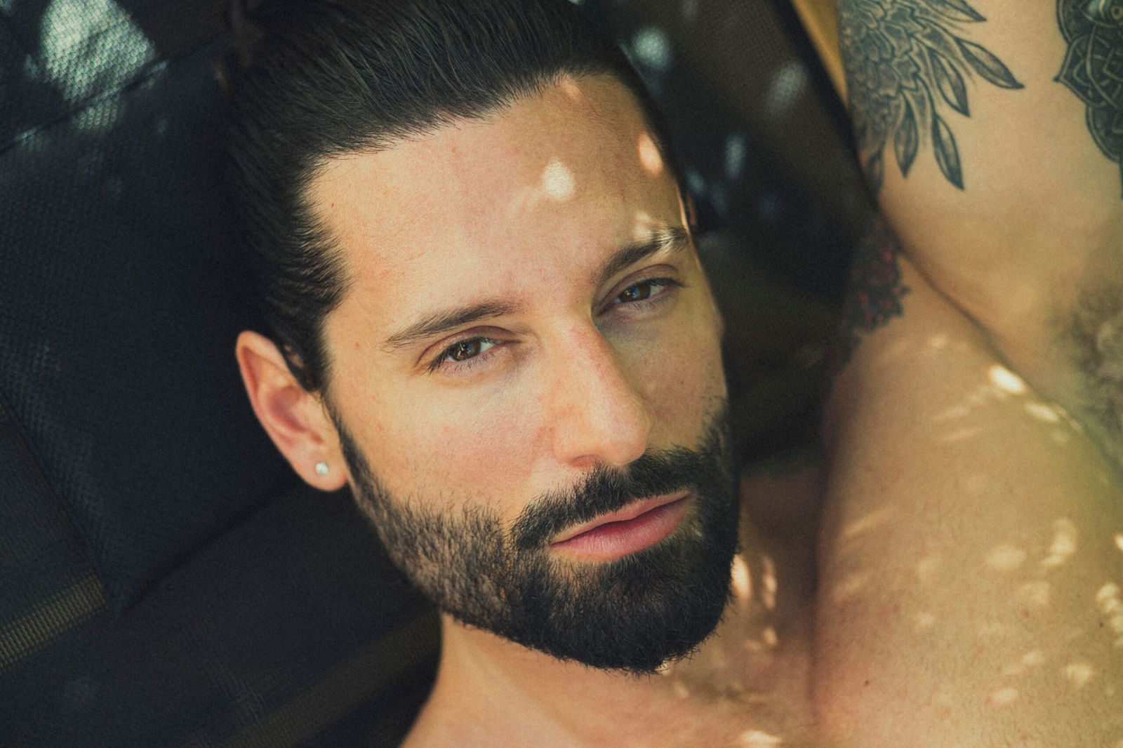 Hugo Manos entièrement nu : le chéri de Laurent Ruquier fait grimper la ...