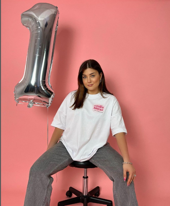 Après le carton de son podcast, cette influenceuse va se produire sur ...