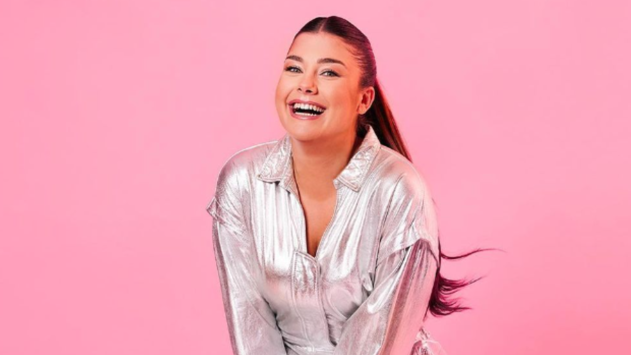 Après le carton de son podcast, cette influenceuse va se produire sur ...