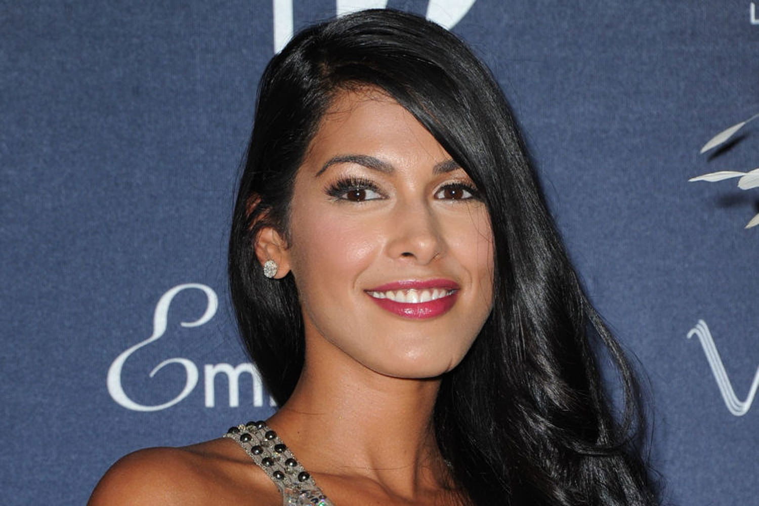 "Magnifiquement rayonnante" : Ayem Nour à couper le souffle pour son ...