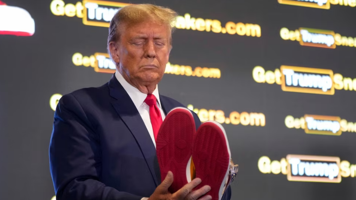 Donald Trump lance sa marque de baskets en or... les ventes sont ...