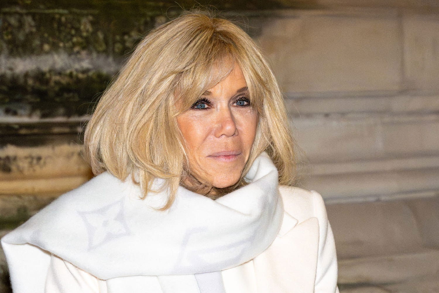 Brigitte Macron face aux rumeurs : pourquoi la Première dame garde le ...