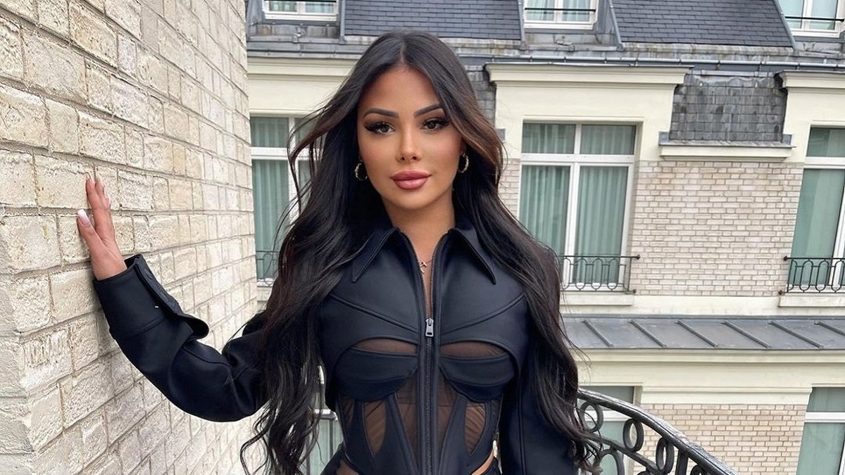 Maeva Ghennam supprime ses photos en maillot de bain sur Instagram - "J ...