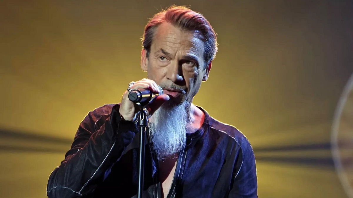 Florent Pagny évoque son état de santé en plein concert : "Tous les trois mois, je dois faire ...