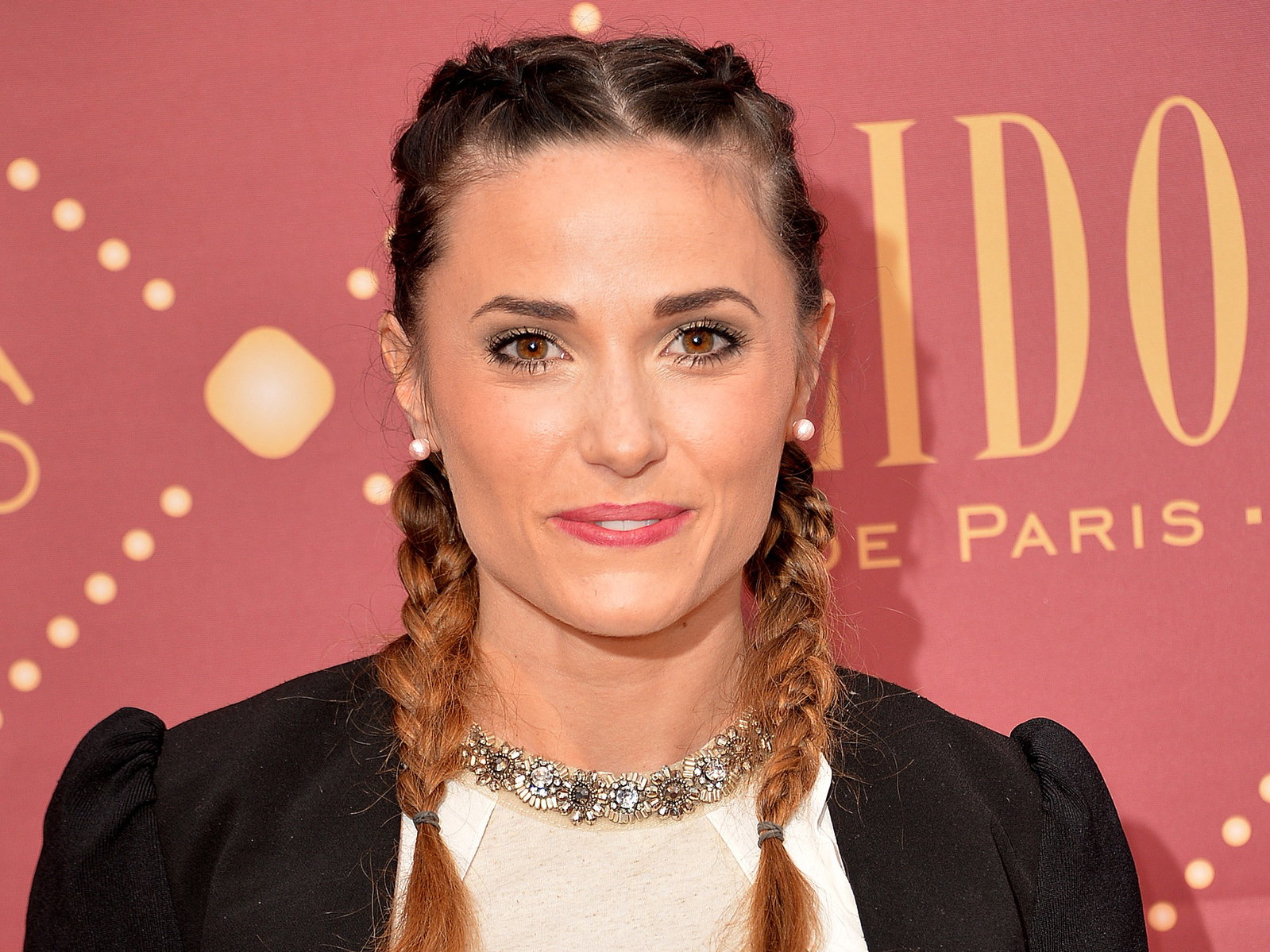 Capucine Anav victime d’un cambriolage : elle annonce une bonne ...