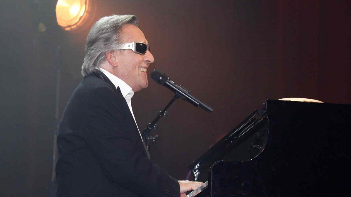Gilbert Montagné, victime d’une terrible chute en plein concert : "Ça ...