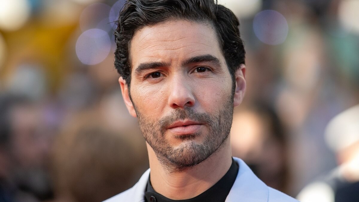 Tahar Rahim chante-t-il vraiment dans le film Monsieur Aznavour ?... "C ...