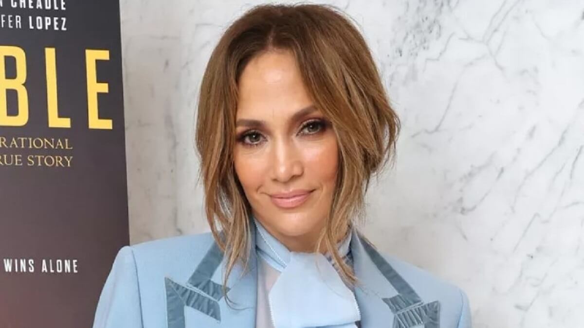Jennifer Lopez : un journaliste ose une remarque surprenante en pleine ...