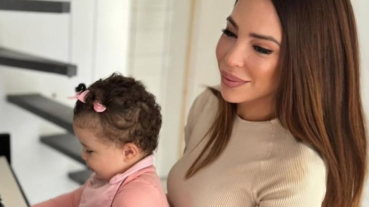Kim Glow reçoit un commentaire abject sur sa fille : "Comment peut-on ...