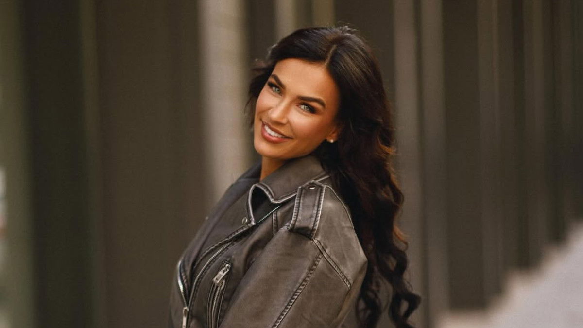 Julie Ricci en couple avec un homme marié ? Elle officialise et ...