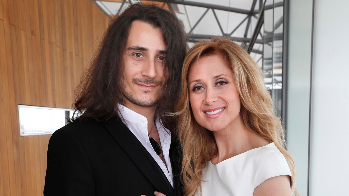 Lara Fabian répond aux remarques sur les quatorze ans qui la séparent ...