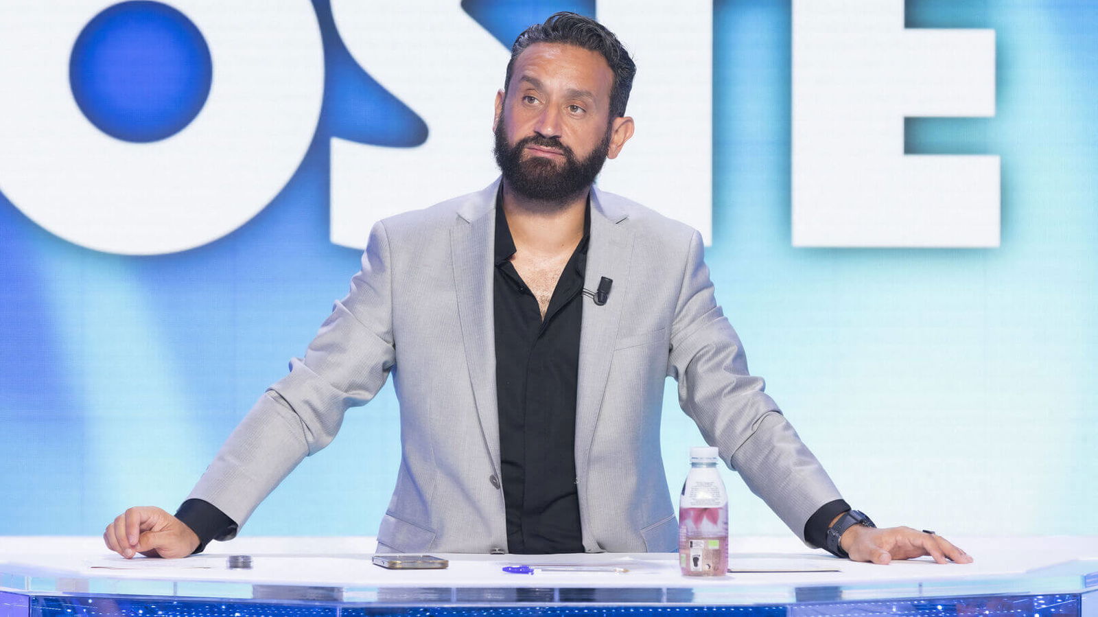 Luc Besson en couple avec Sarah Saldmann ? Cyril Hanouna réagit