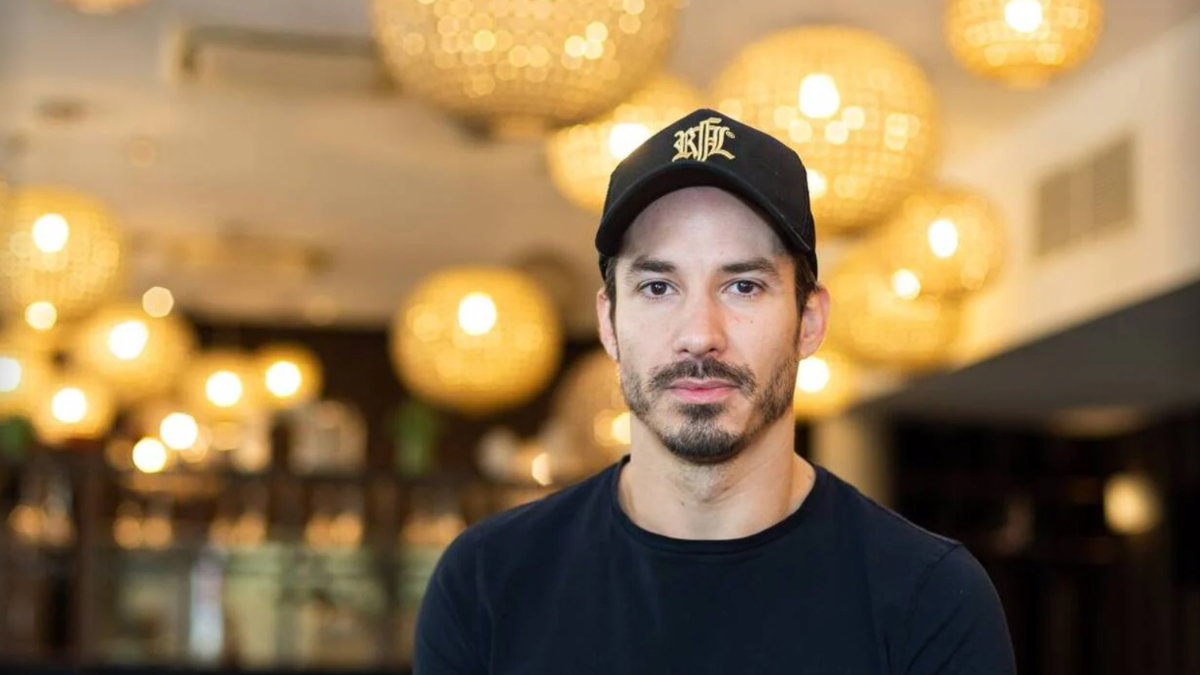 Jérémy Ferrari bientôt papa ? L’humoriste se livre sur ses projets ...