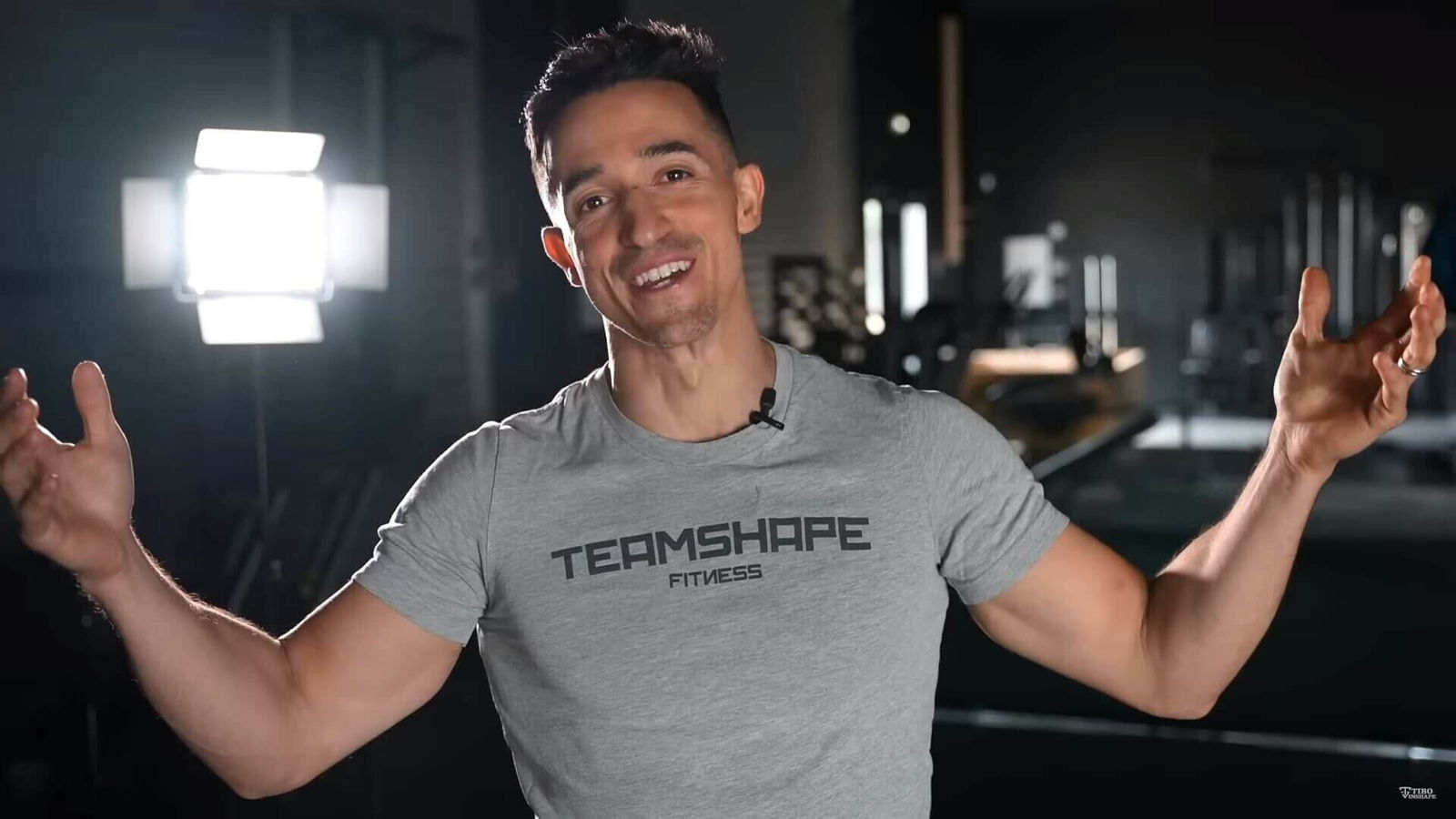 Port du voile dans le sport : Tibo InShape se mêle au débat Port du voile dans le sport : Tibo InShape se mêle au débat