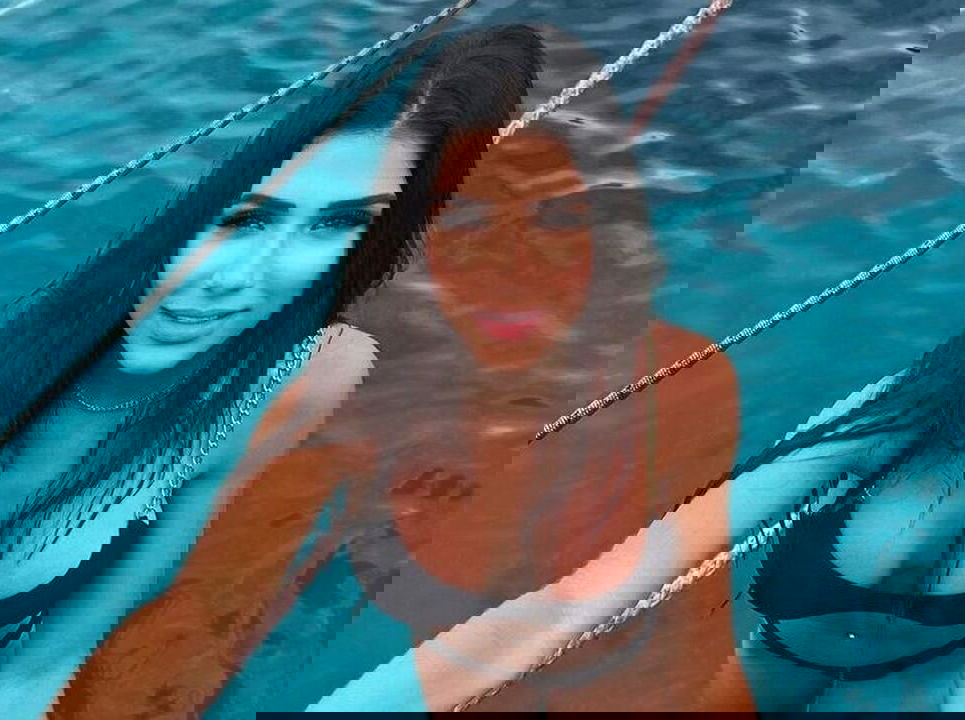 Adil Rami (DALS) en couple avec Louana Franco Silva ? Les stories de la jeune femme sèment le doute