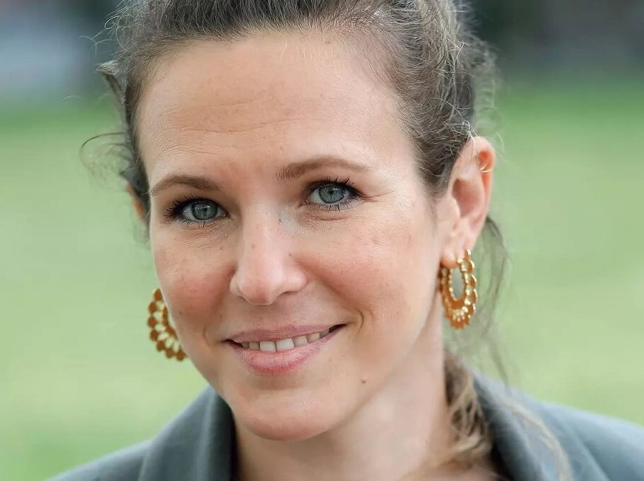 Lorie Pester : ses tendres confidences sur sa famille recomposée avec ...