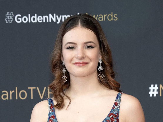 Elsa Bois (DALS) s’essaie à la comédie : son rôle dans la série "Ici ...