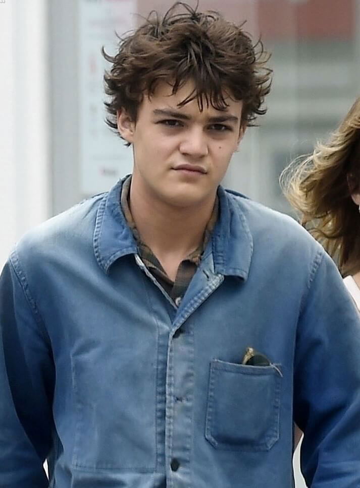 Jack Depp, serveur à Paris : le fils de Vanessa Paradis et Johnny Depp ...