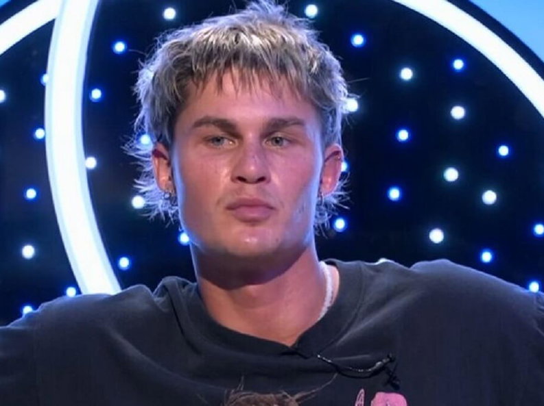 Secret Story : Adrien prend une décision radicale après son élimination