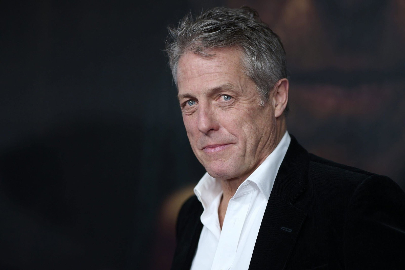 Hugh Grant sincère sur sa paternité tardive : "Je les ai eus beaucoup ...