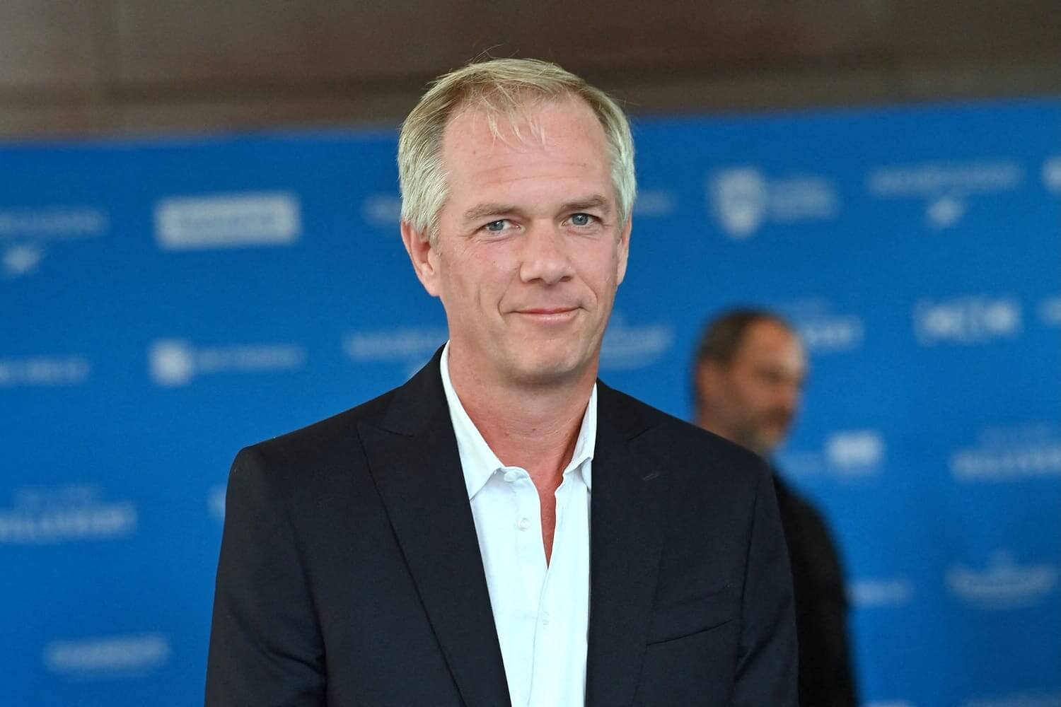 Julien Arnaud claque la porte de France Télévisions et rejoint une ...