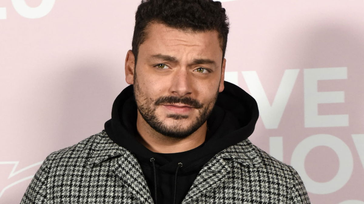 Kev Adams dévoile le gigantesque cadeau qu'il avait fait à Iris ...