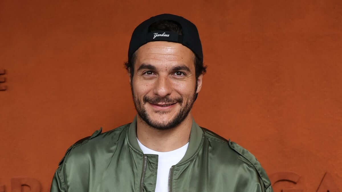 Amir boycotté par deux nouvelles artistes... Son label monte au créneau