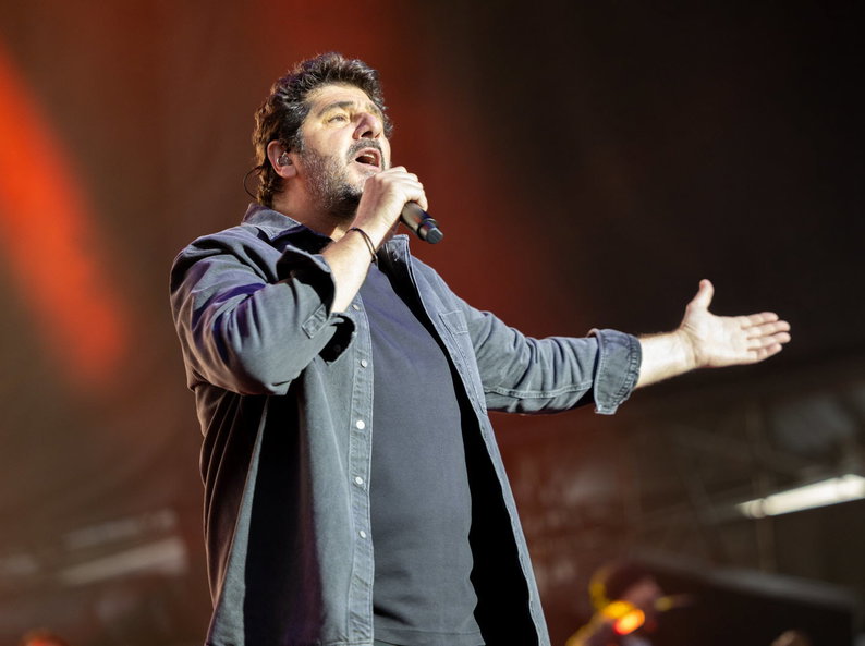 Patrick Fiori : pourquoi son concert gratuit à Saint-Tropez suscite la ...