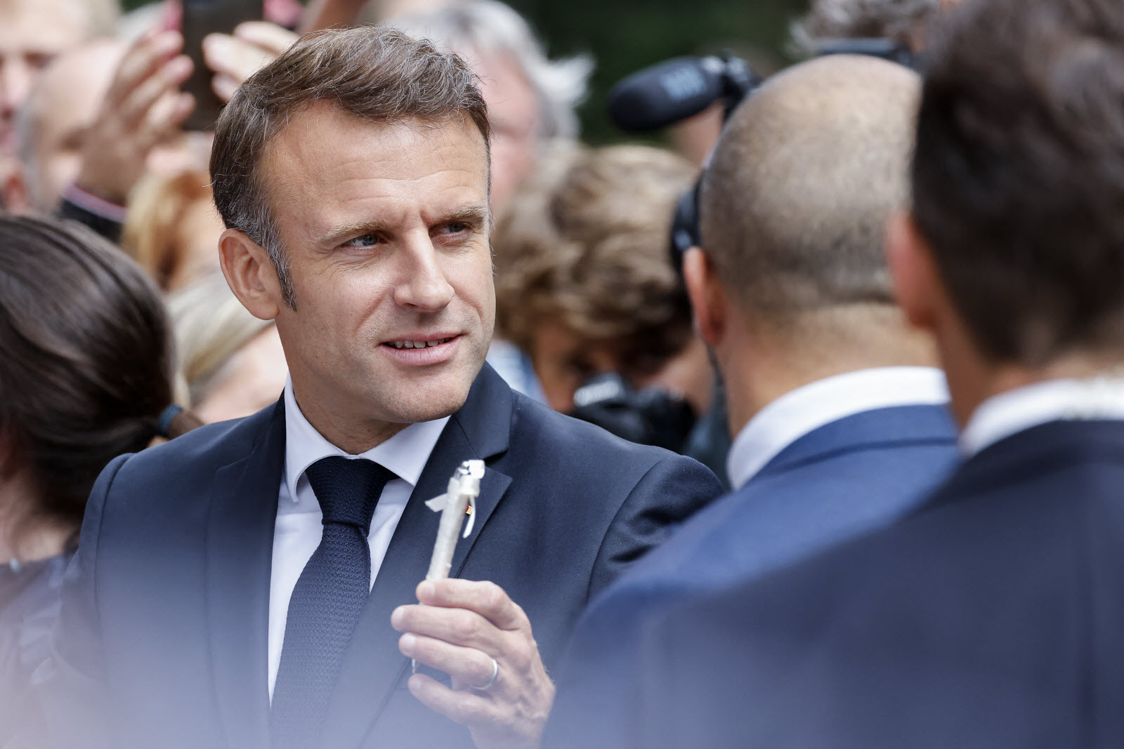 Emmanuel Macron chroniqueur radio auprès de Marc-Olivier Fogiel ...